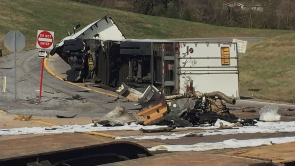 Driver pronounced dead after two tractor trailers crash in Kingsport | WCYB