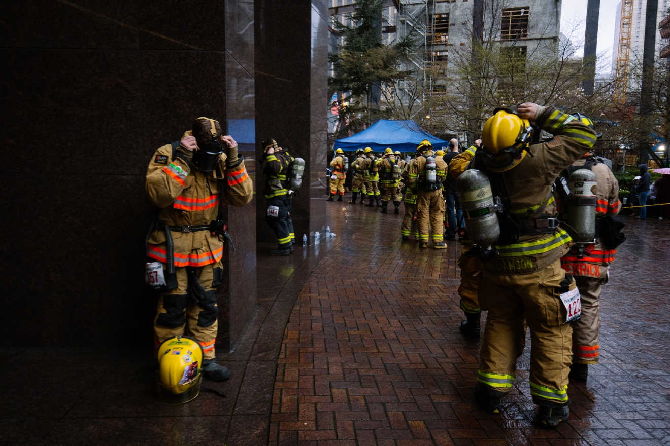 Fire Fighters climb Seattle's tallest building for a good cause ...