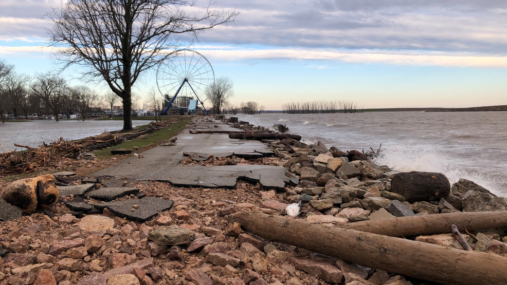 Green Bay waves rip through Bay Beach | WLUK